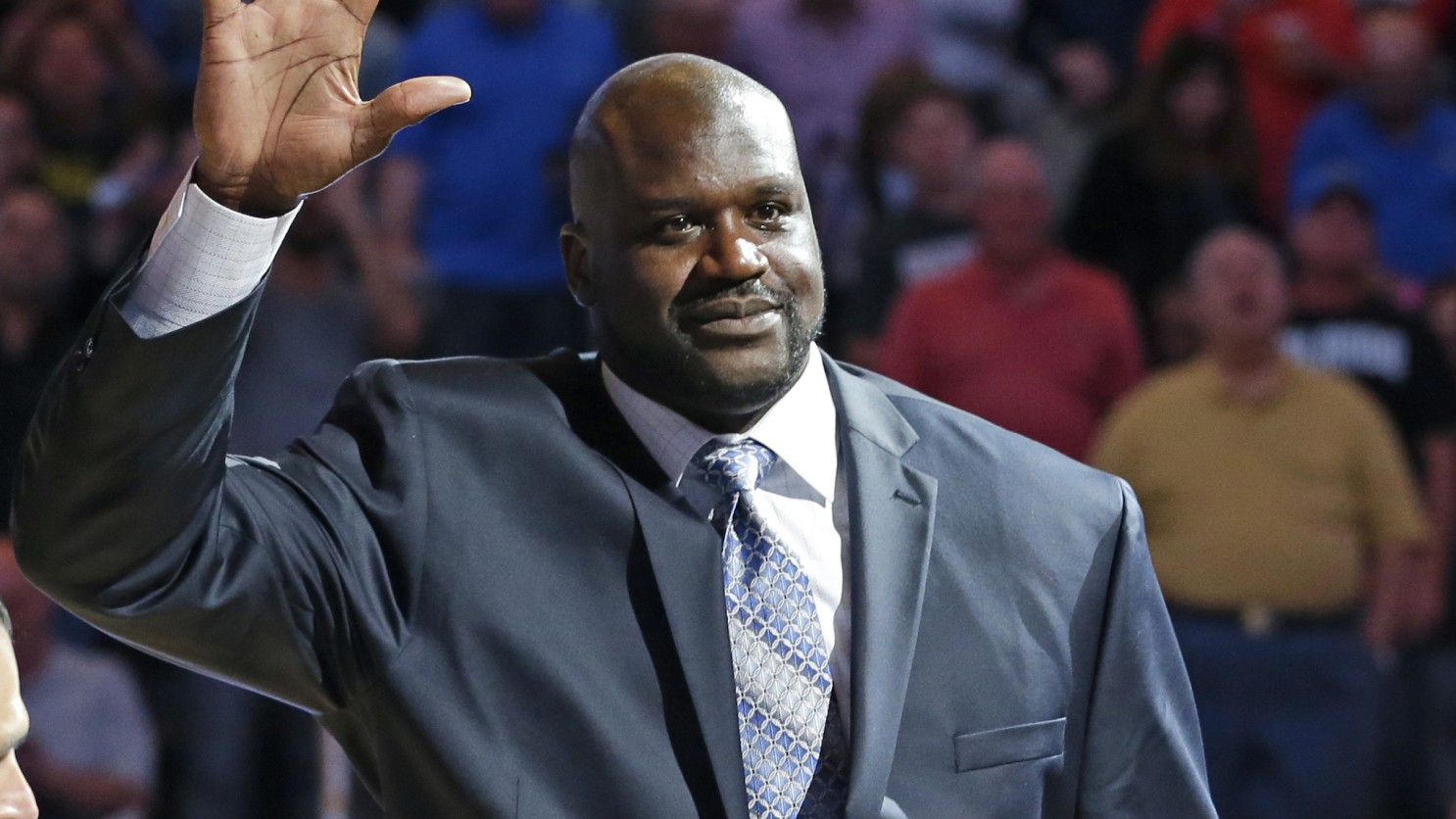 Shaquille O’Neal goes through table on AEW Dynamite – The Swing of Things